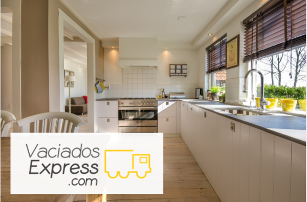 La forma correcta de vaciar una cocina en 3 pasos